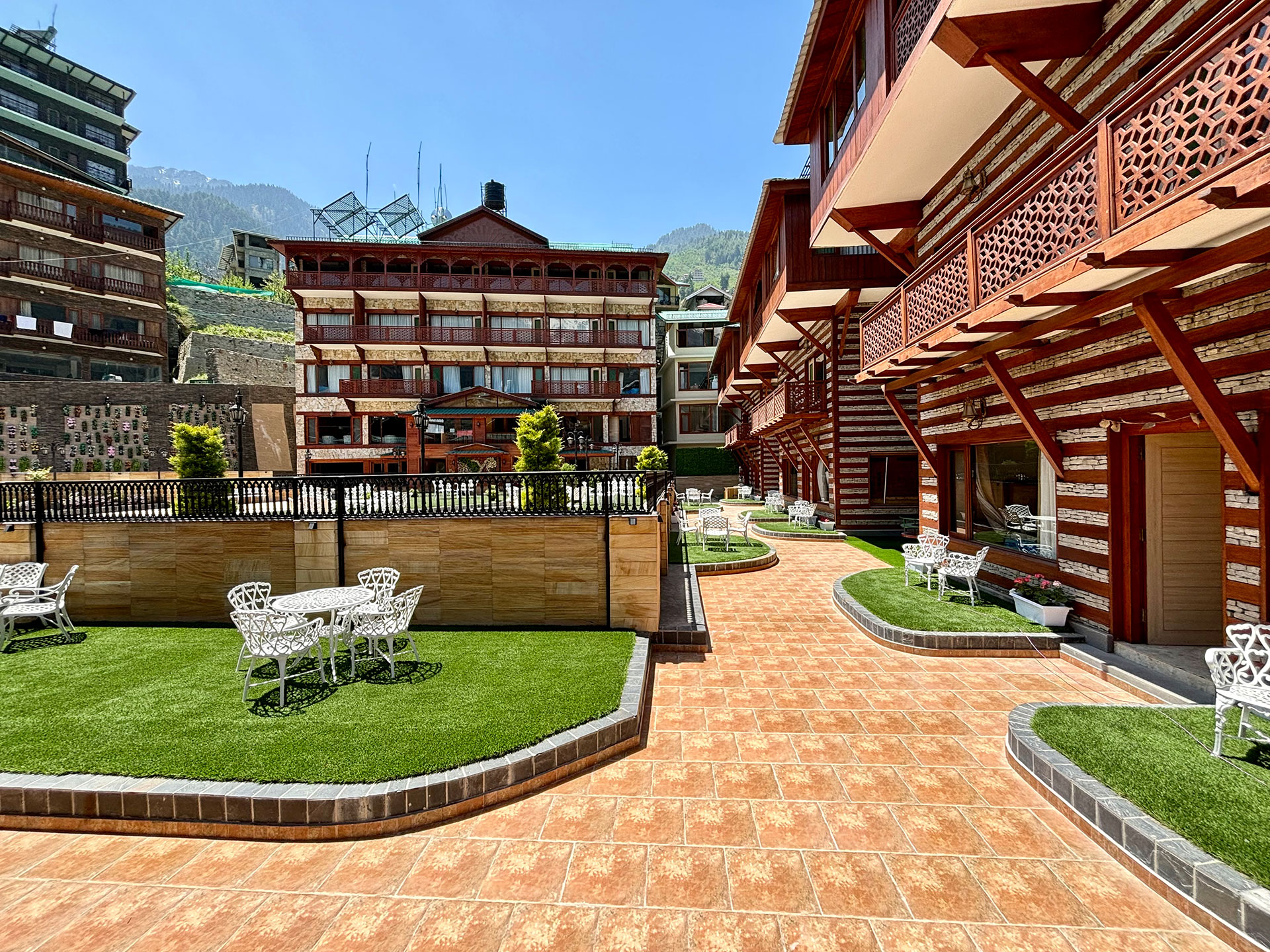 Hotel Sandhya village in manali, best luxury Resort in Manali, 4 Star ...