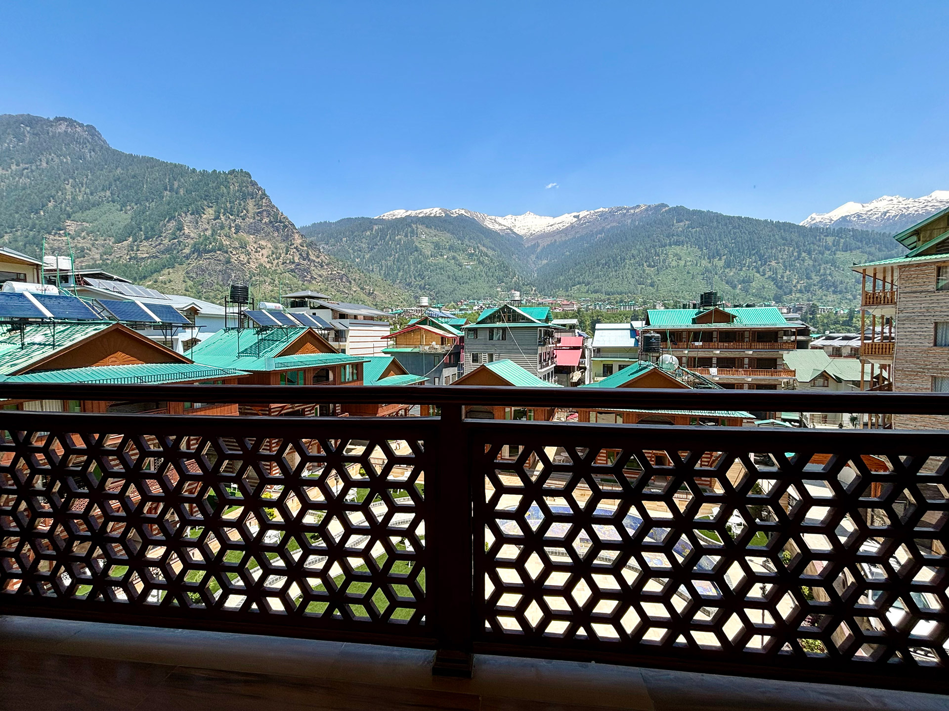 Hotel Sandhya village in manali, best luxury Resort in Manali, 4 Star ...